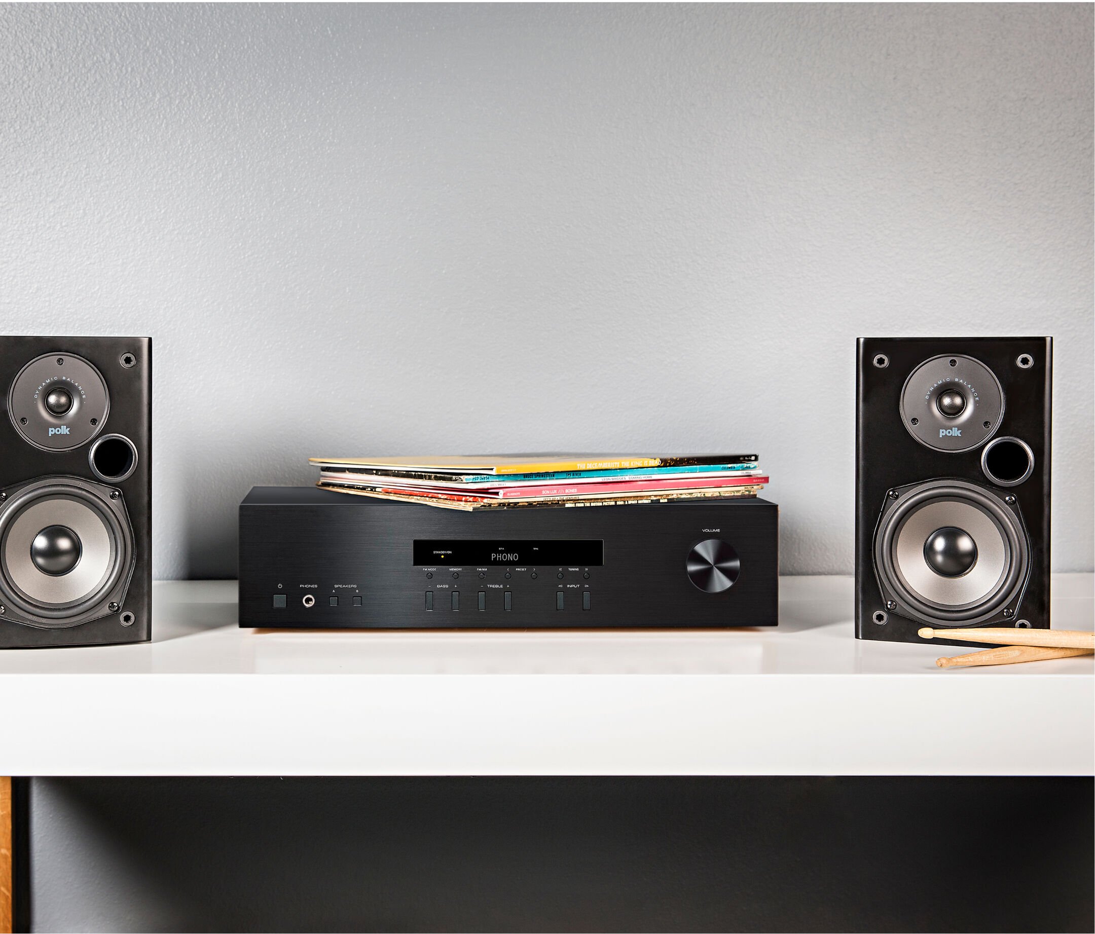 T15 - Bookshelf Speakers | Polk Audio - Global